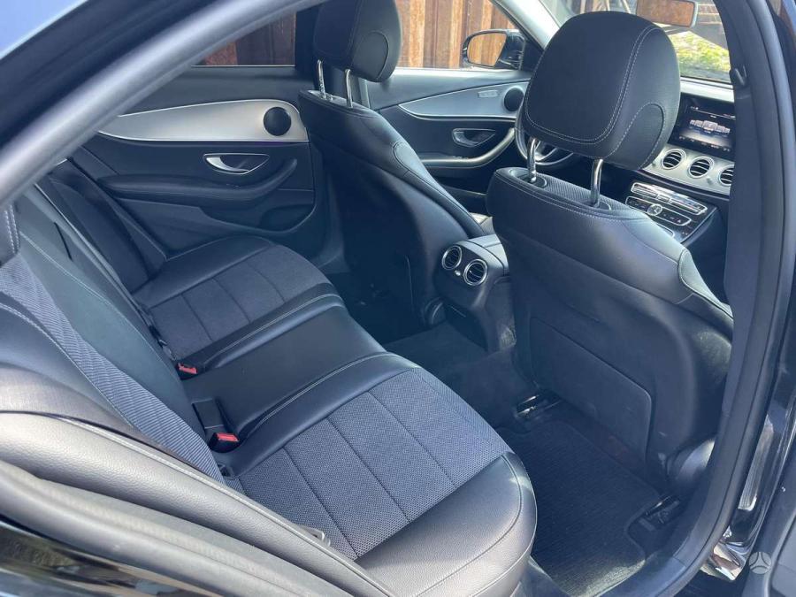 Black Mercedes-Benz E 220 2016 in Kaunas, with an engine capacity of 1.95 L and mileage of 280 thousand km for 14900 €, photo 28 on AUTOMOTO.COM.LV