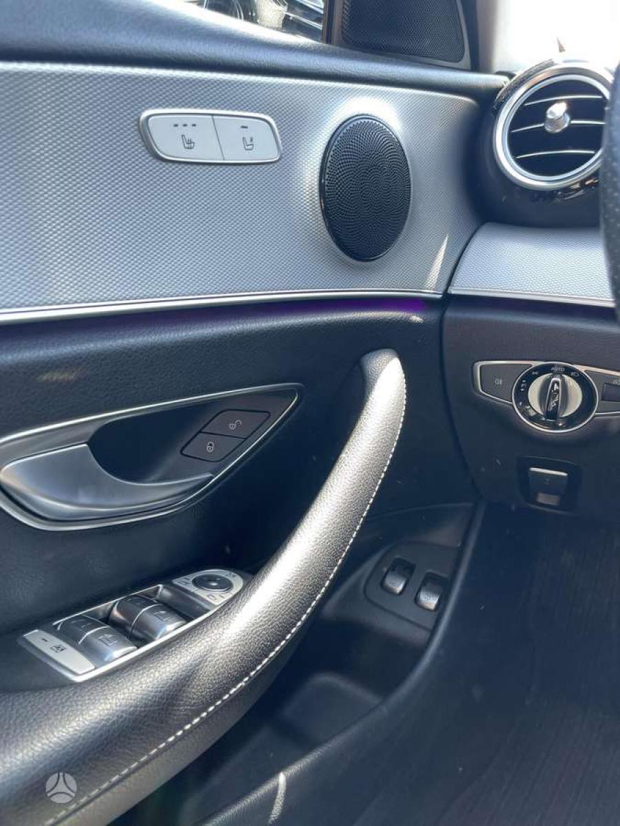 Black Mercedes-Benz E 220 2016 in Kaunas, with an engine capacity of 1.95 L and mileage of 280 thousand km for 14900 €, photo 29 on AUTOMOTO.COM.LV