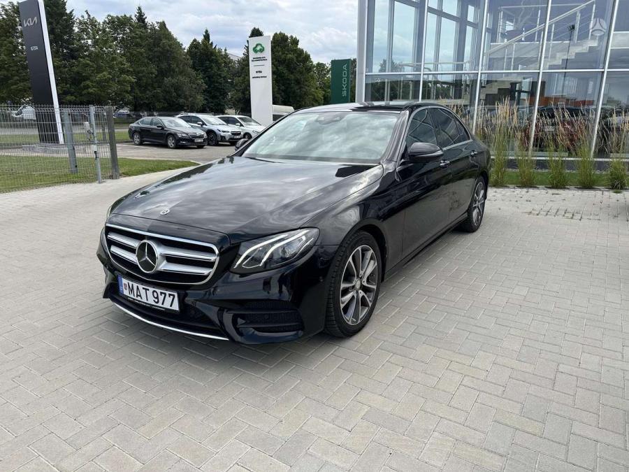 Черный Мерседес E 220 2016 в Шяуляй, объемом двигателя 1.95 л и пробегом 319 тыс. км за 21000 €, фото 1 на AUTOMOTO.COM.LV