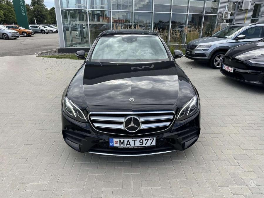 Черный Мерседес E 220 2016 в Шяуляй, объемом двигателя 1.95 л и пробегом 319 тыс. км за 21000 €, фото 3 на AUTOMOTO.COM.LV