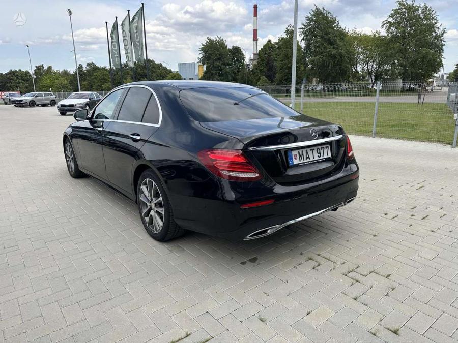 Черный Мерседес E 220 2016 в Шяуляй, объемом двигателя 1.95 л и пробегом 319 тыс. км за 21000 €, фото 5 на AUTOMOTO.COM.LV