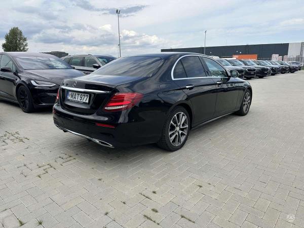 Melns Mercedes-Benz E 220 2016 Šauļi, ar dzinēja tilpumu 1.95 L un nobraukumu 319 tūkst. km par 21000 €, foto 5 vietnē AUTOMOTO.COM.LV