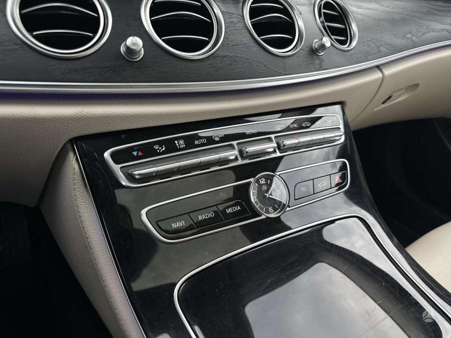 Черный Мерседес E 220 2016 в Шяуляй, объемом двигателя 1.95 л и пробегом 319 тыс. км за 21000 €, фото 34 на AUTOMOTO.COM.LV