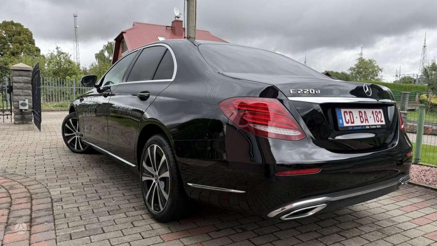 Black Mercedes-Benz E 220 2016 in Kedainiai, with an engine capacity of 1.95 L and mileage of 201 thousand km for 19999 €, photo 7 on AUTOMOTO.COM.LV