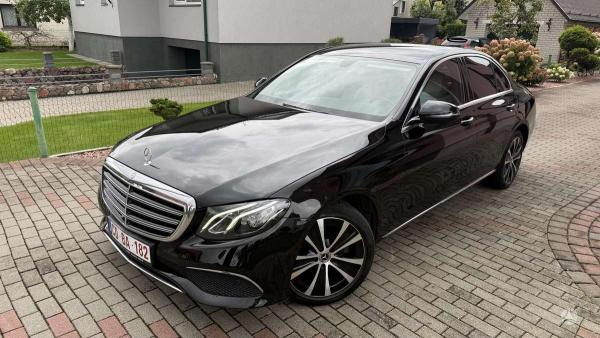 Black Mercedes-Benz E 220 2016 in Kedainiai, with an engine capacity of 1.95 L and mileage of 201 thousand km for 19999 €, photo 9 on AUTOMOTO.COM.LV