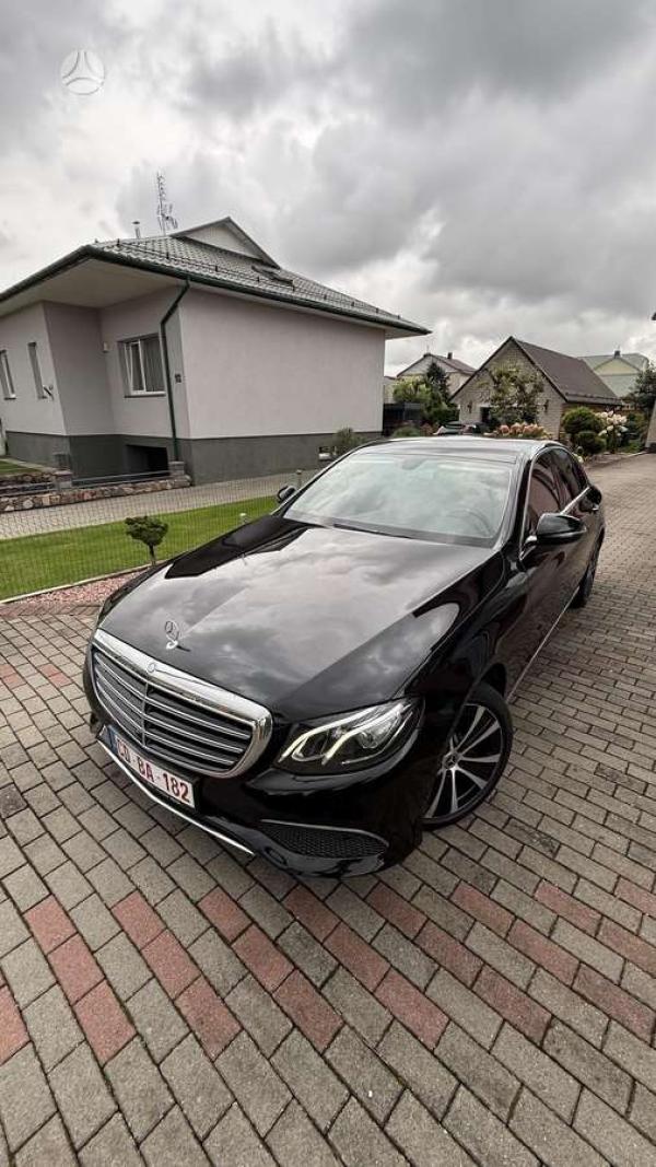 Black Mercedes-Benz E 220 2016 in Kedainiai, with an engine capacity of 1.95 L and mileage of 201 thousand km for 19999 €, photo 10 on AUTOMOTO.COM.LV