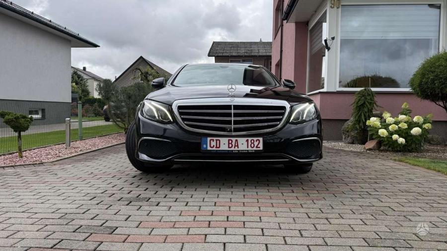 Black Mercedes-Benz E 220 2016 in Kedainiai, with an engine capacity of 1.95 L and mileage of 201 thousand km for 19999 €, photo 13 on AUTOMOTO.COM.LV