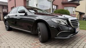 Black Mercedes-Benz E 220 2016 in Kedainiai, with an engine capacity of 1.95 L and mileage of 201 thousand km for 19999 €, photo 14 on AUTOMOTO.COM.LV