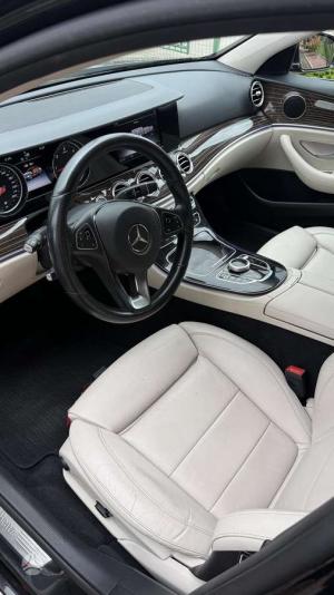 Black Mercedes-Benz E 220 2016 in Kedainiai, with an engine capacity of 1.95 L and mileage of 201 thousand km for 19999 €, photo 16 on AUTOMOTO.COM.LV