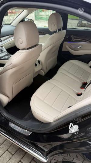 Black Mercedes-Benz E 220 2016 in Kedainiai, with an engine capacity of 1.95 L and mileage of 201 thousand km for 19999 €, photo 17 on AUTOMOTO.COM.LV