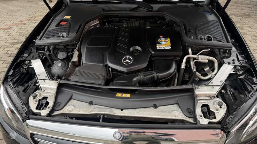 Black Mercedes-Benz E 220 2016 in Kedainiai, with an engine capacity of 1.95 L and mileage of 201 thousand km for 19999 €, photo 21 on AUTOMOTO.COM.LV