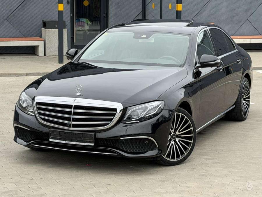 Black Mercedes-Benz E 220 2016 in Jonava, with an engine capacity of 1.95 L and mileage of 270 thousand km for 17700 €, photo 3 on AUTOMOTO.COM.LV