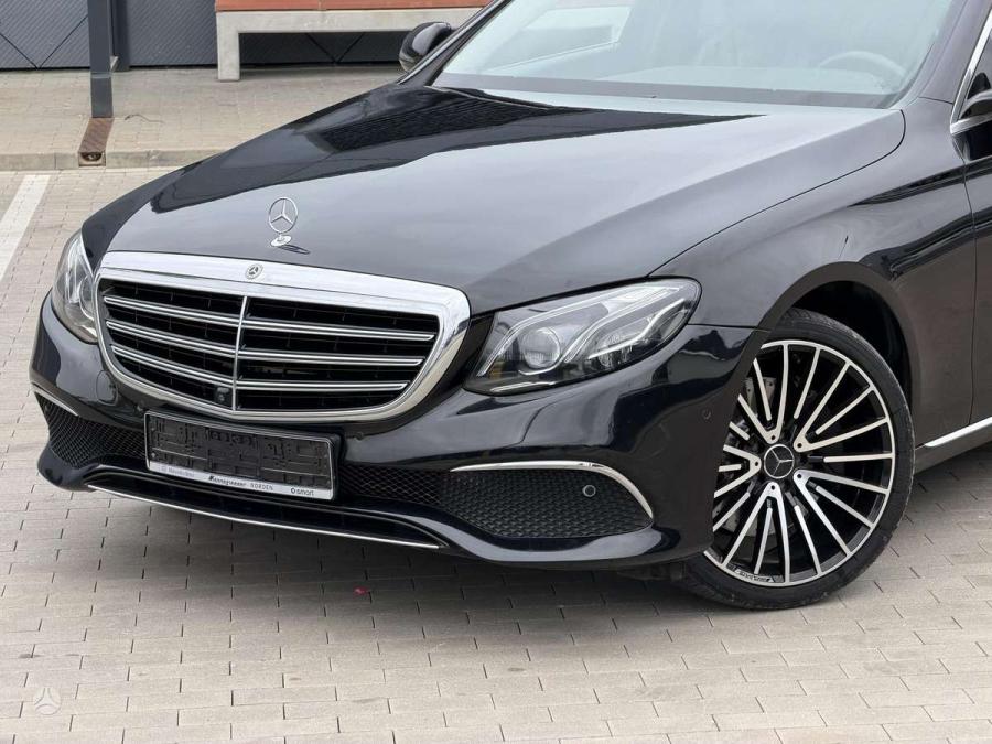 Black Mercedes-Benz E 220 2016 in Jonava, with an engine capacity of 1.95 L and mileage of 270 thousand km for 17700 €, photo 4 on AUTOMOTO.COM.LV