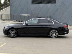 Black Mercedes-Benz E 220 2016 in Jonava, with an engine capacity of 1.95 L and mileage of 270 thousand km for 17700 €, photo 5 on AUTOMOTO.COM.LV