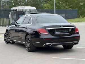 Black Mercedes-Benz E 220 2016 in Jonava, with an engine capacity of 1.95 L and mileage of 270 thousand km for 17700 €, photo 6 on AUTOMOTO.COM.LV