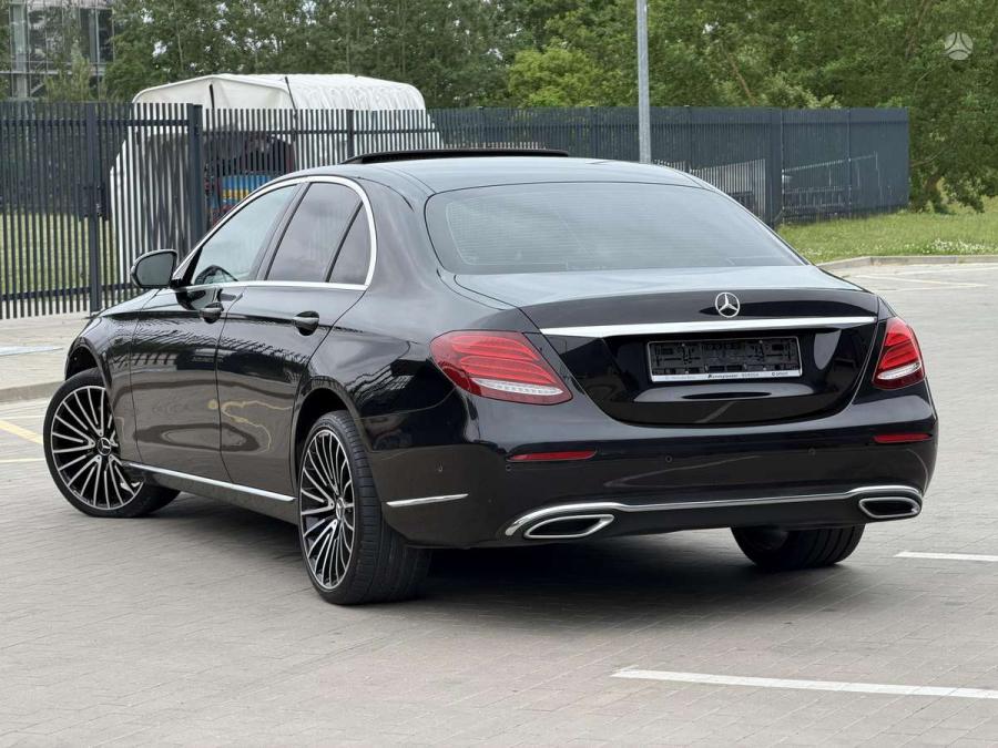 Black Mercedes-Benz E 220 2016 in Jonava, with an engine capacity of 1.95 L and mileage of 270 thousand km for 17700 €, photo 6 on AUTOMOTO.COM.LV
