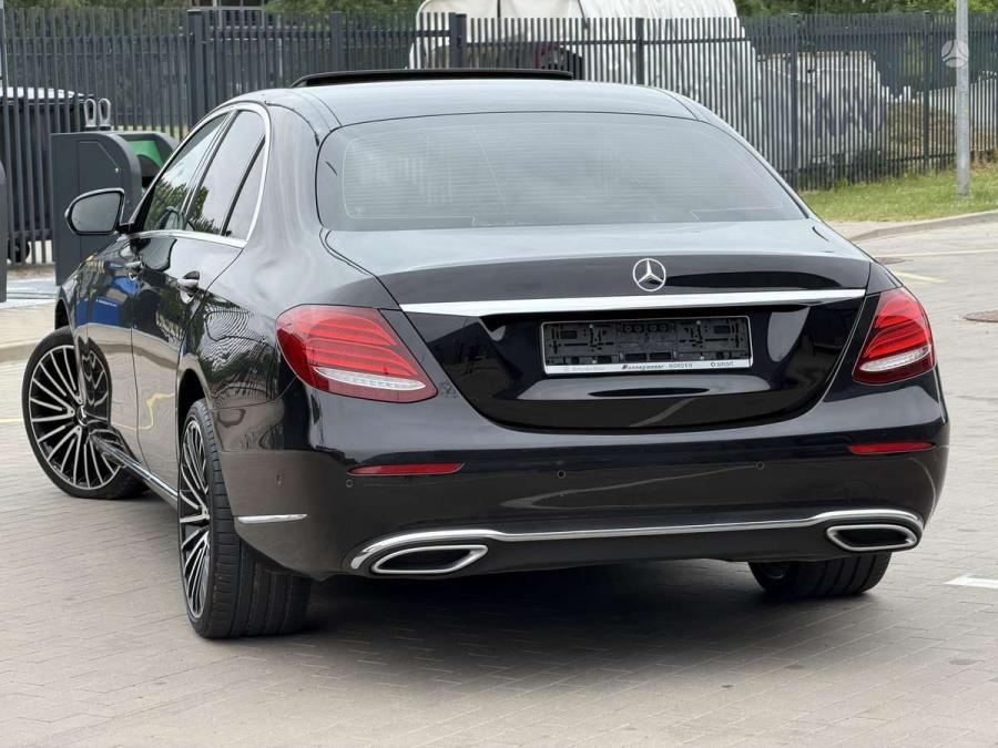 Black Mercedes-Benz E 220 2016 in Jonava, with an engine capacity of 1.95 L and mileage of 270 thousand km for 17700 €, photo 7 on AUTOMOTO.COM.LV