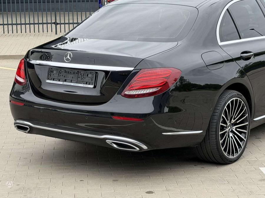 Black Mercedes-Benz E 220 2016 in Jonava, with an engine capacity of 1.95 L and mileage of 270 thousand km for 17700 €, photo 9 on AUTOMOTO.COM.LV