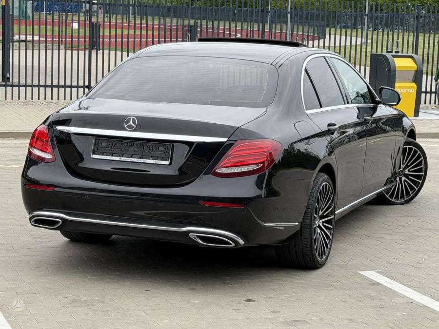 Black Mercedes-Benz E 220 2016 in Jonava, with an engine capacity of 1.95 L and mileage of 270 thousand km for 17700 €, photo 11 on AUTOMOTO.COM.LV