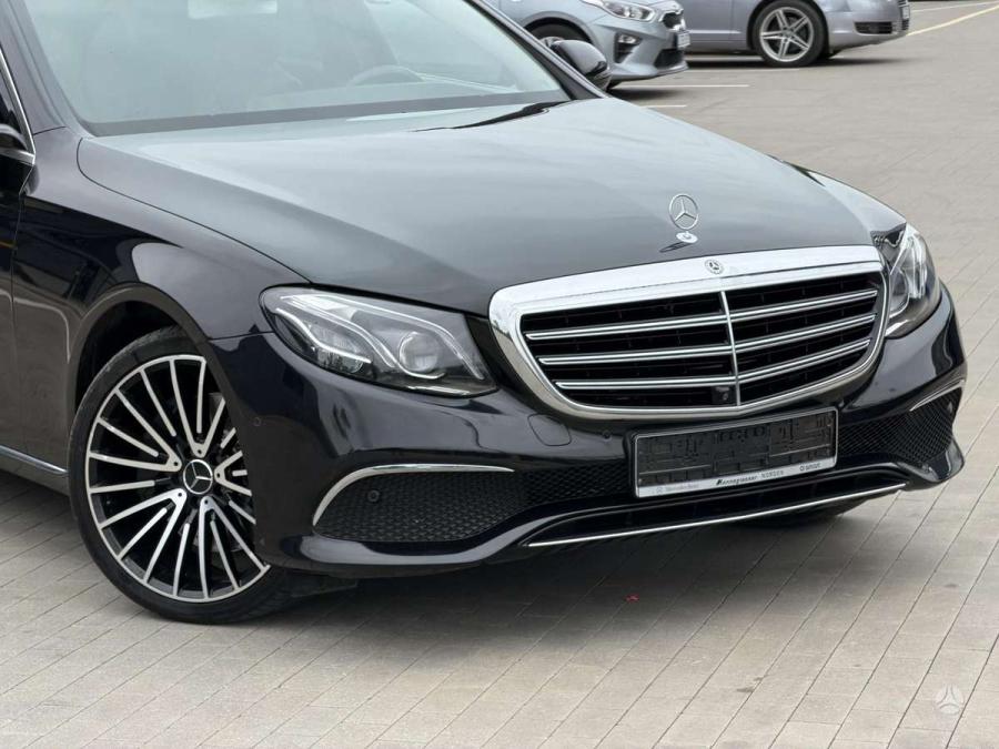 Black Mercedes-Benz E 220 2016 in Jonava, with an engine capacity of 1.95 L and mileage of 270 thousand km for 17700 €, photo 15 on AUTOMOTO.COM.LV