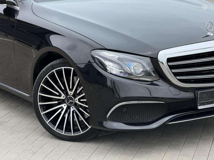 Black Mercedes-Benz E 220 2016 in Jonava, with an engine capacity of 1.95 L and mileage of 270 thousand km for 17700 €, photo 16 on AUTOMOTO.COM.LV