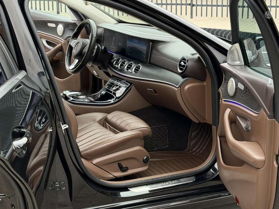 Black Mercedes-Benz E 220 2016 in Jonava, with an engine capacity of 1.95 L and mileage of 270 thousand km for 17700 €, photo 18 on AUTOMOTO.COM.LV