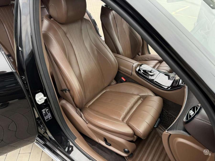 Black Mercedes-Benz E 220 2016 in Jonava, with an engine capacity of 1.95 L and mileage of 270 thousand km for 17700 €, photo 20 on AUTOMOTO.COM.LV
