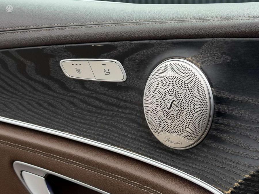 Black Mercedes-Benz E 220 2016 in Jonava, with an engine capacity of 1.95 L and mileage of 270 thousand km for 17700 €, photo 28 on AUTOMOTO.COM.LV