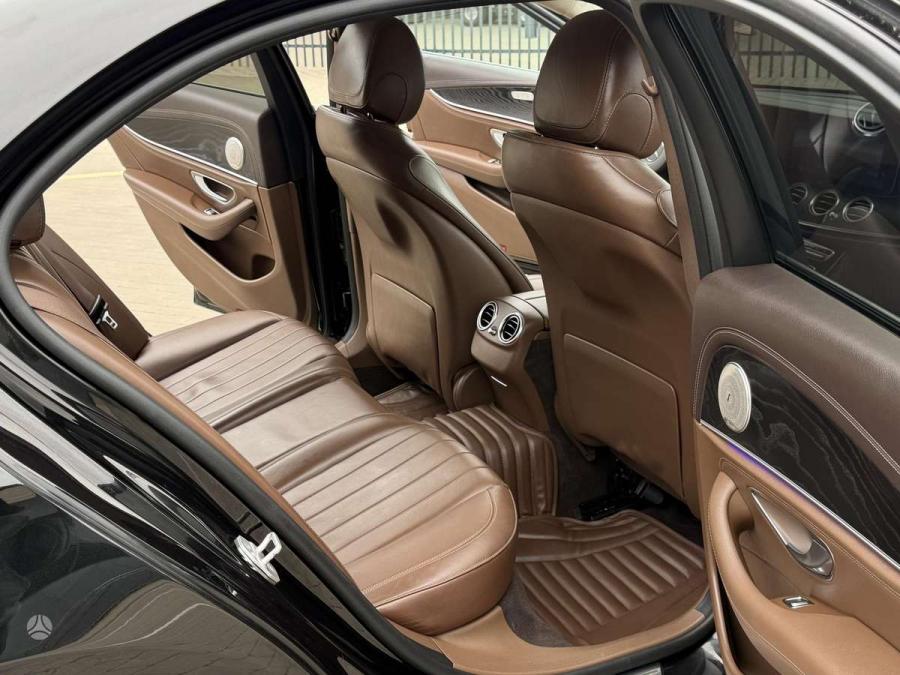 Black Mercedes-Benz E 220 2016 in Jonava, with an engine capacity of 1.95 L and mileage of 270 thousand km for 17700 €, photo 31 on AUTOMOTO.COM.LV