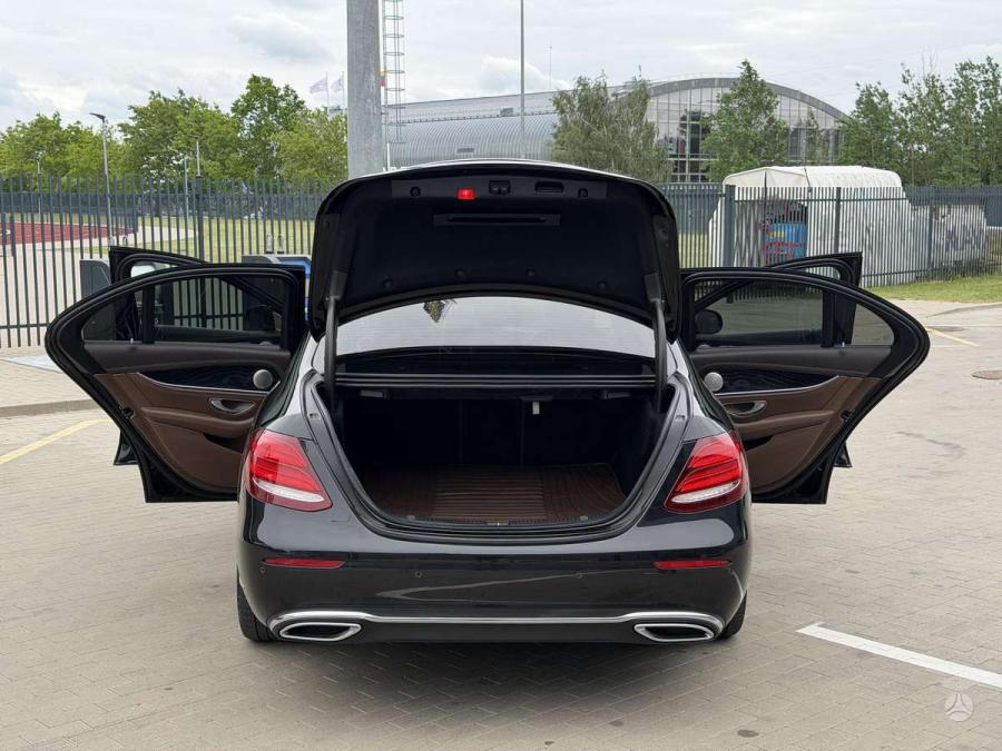 Black Mercedes-Benz E 220 2016 in Jonava, with an engine capacity of 1.95 L and mileage of 270 thousand km for 17700 €, photo 34 on AUTOMOTO.COM.LV