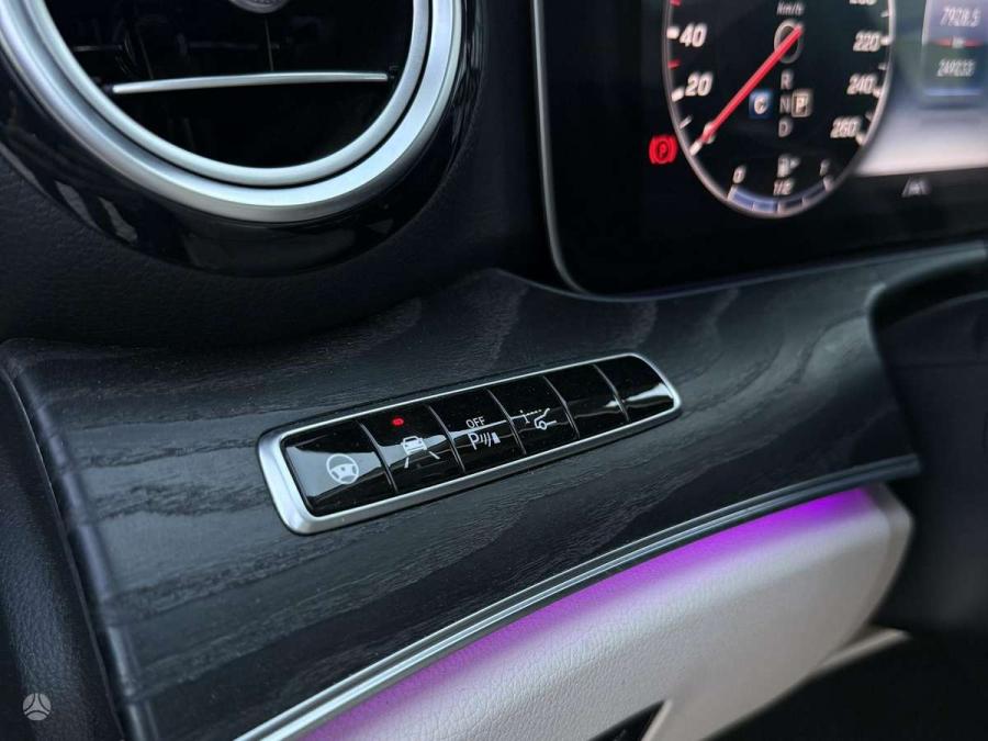 Melns Mercedes-Benz E 220 2016 Tauragė, ar dzinēja tilpumu 2.00 L un nobraukumu 252 tūkst. km par 17600 €, foto 16 vietnē AUTOMOTO.COM.LV