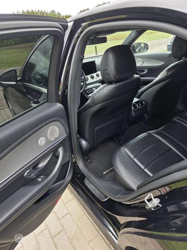 Black Mercedes-Benz E 220 2016 in Alytus, with an engine capacity of 1.95 L and mileage of 339 thousand km for 18500 €, photo 7 on AUTOMOTO.COM.LV