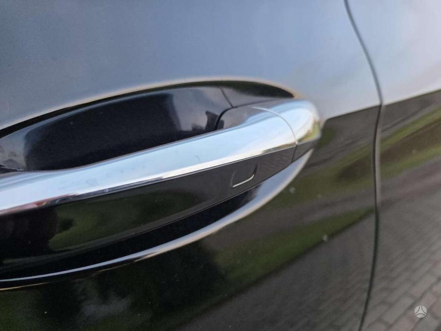 Black Mercedes-Benz E 220 2016 in Alytus, with an engine capacity of 1.95 L and mileage of 339 thousand km for 18500 €, photo 12 on AUTOMOTO.COM.LV