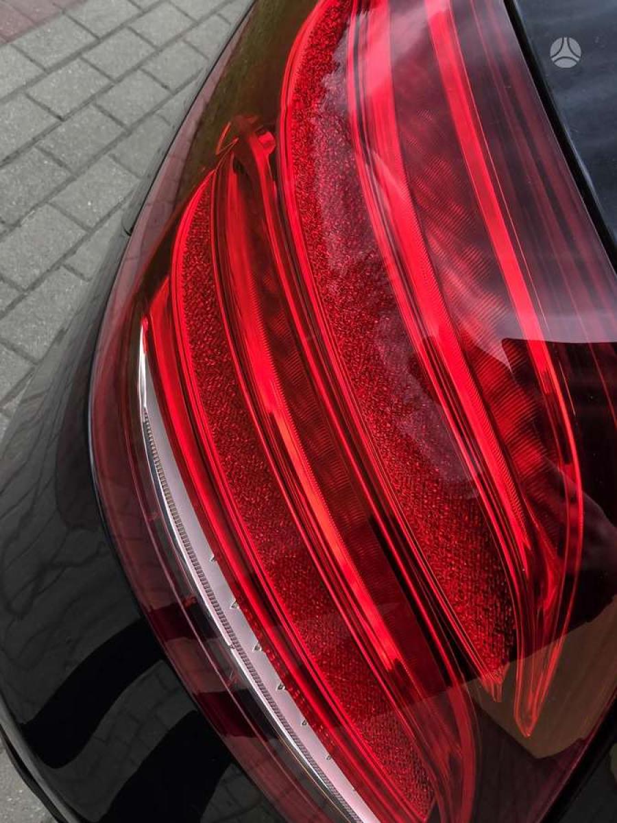 Black Mercedes-Benz E 220 2016 in Alytus, with an engine capacity of 1.95 L and mileage of 339 thousand km for 18500 €, photo 13 on AUTOMOTO.COM.LV