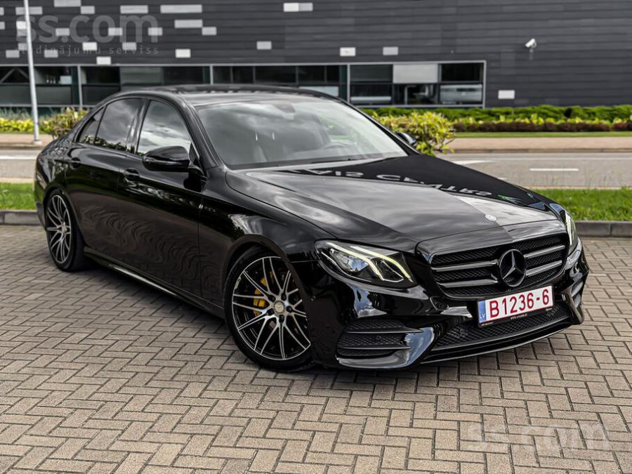 Black Mercedes-Benz E 220 2016 in Jelgava, with an engine capacity of 2.00 L and mileage of 245 thousand km for 17900 €, photo 3 on AUTOMOTO.COM.LV