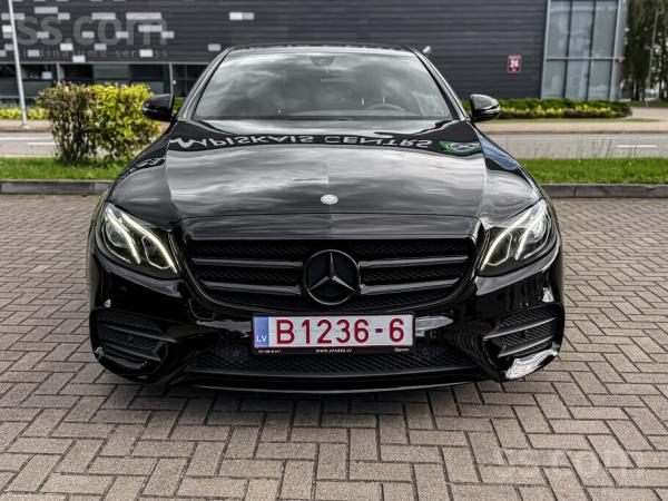 Черный Мерседес E 220 2016 в Елгава, объемом двигателя 2.00 л и пробегом 245 тыс. км за 17900 €, фото 4 на AUTOMOTO.COM.LV