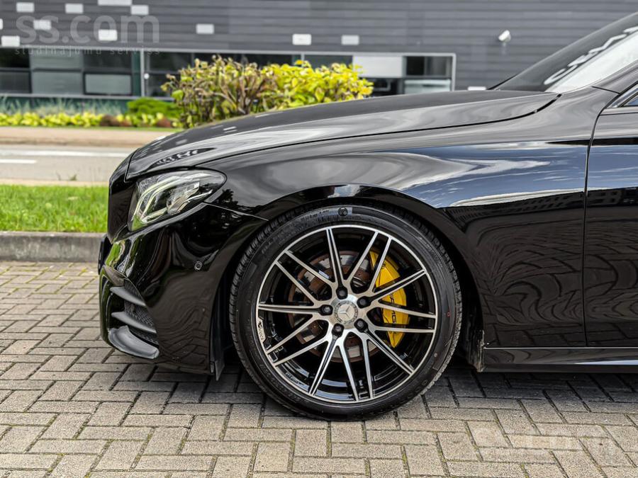 Black Mercedes-Benz E 220 2016 in Jelgava, with an engine capacity of 2.00 L and mileage of 245 thousand km for 17900 €, photo 10 on AUTOMOTO.COM.LV