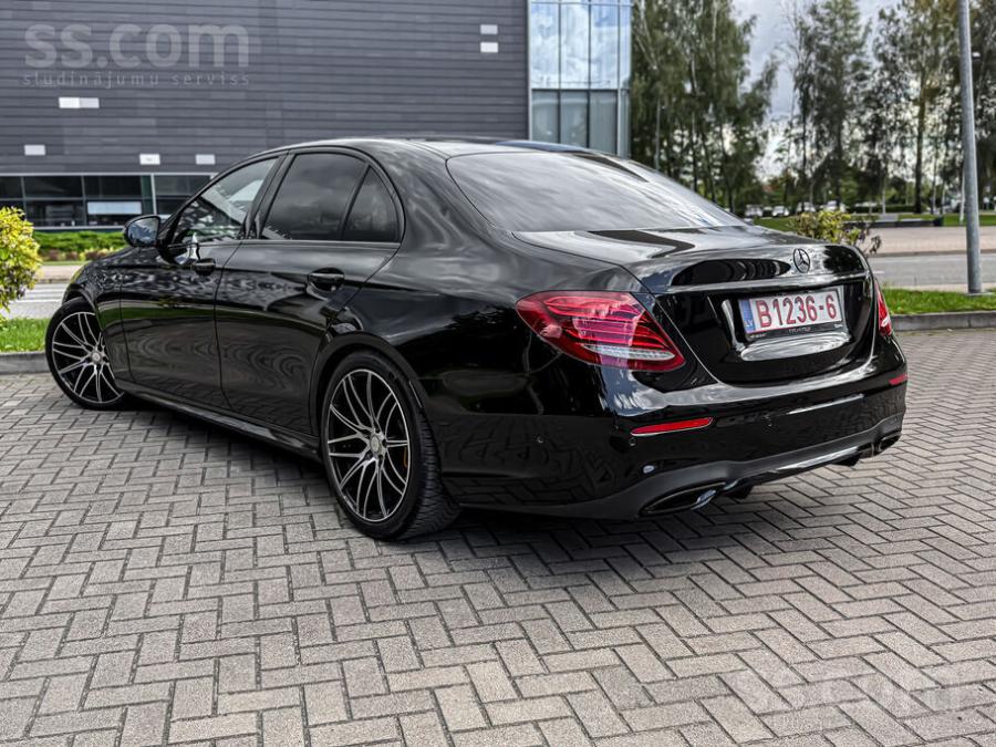 Black Mercedes-Benz E 220 2016 in Jelgava, with an engine capacity of 2.00 L and mileage of 245 thousand km for 17900 €, photo 11 on AUTOMOTO.COM.LV