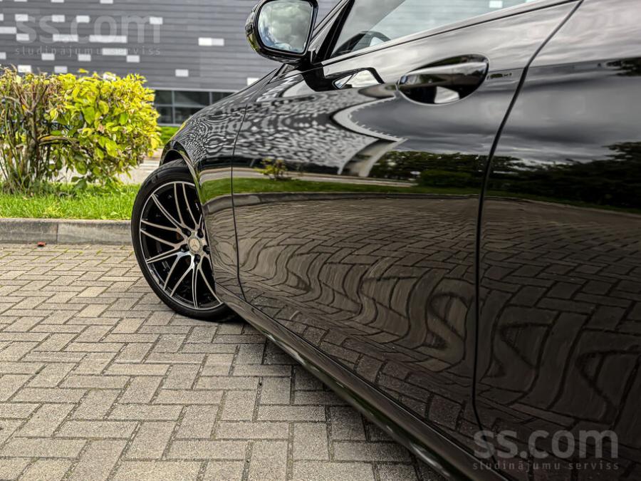 Black Mercedes-Benz E 220 2016 in Jelgava, with an engine capacity of 2.00 L and mileage of 245 thousand km for 17900 €, photo 12 on AUTOMOTO.COM.LV