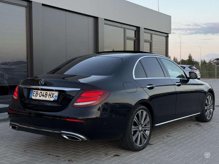 Черный Мерседес E 220 2016 в Таураге, объемом двигателя 2.00 л и пробегом 254 тыс. км за 17300 €, фото 4 на AUTOMOTO.COM.LV