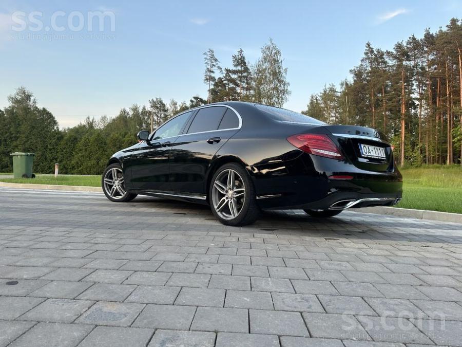 Black Mercedes-Benz E 220 2017 in Rezekne, with an engine capacity of 2.20 L and mileage of 256 thousand km for 23500 €, photo 1 on AUTOMOTO.COM.LV
