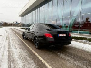 Black Mercedes-Benz E 220 2017 in Rezekne, with an engine capacity of 2.00 L and mileage of 199 thousand km for 8000 €, photo 5 on AUTOMOTO.COM.LV
