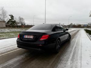 Black Mercedes-Benz E 220 2017 in Rezekne, with an engine capacity of 2.00 L and mileage of 199 thousand km for 8000 €, photo 6 on AUTOMOTO.COM.LV