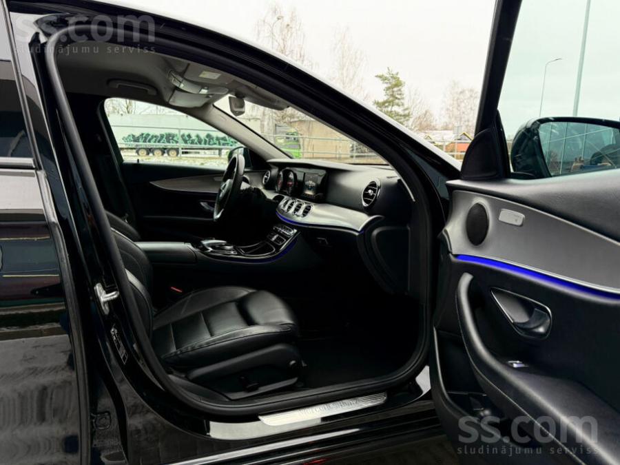 Black Mercedes-Benz E 220 2017 in Rezekne, with an engine capacity of 2.00 L and mileage of 199 thousand km for 8000 €, photo 8 on AUTOMOTO.COM.LV