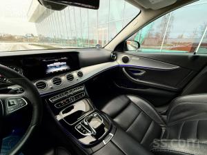 Black Mercedes-Benz E 220 2017 in Rezekne, with an engine capacity of 2.00 L and mileage of 199 thousand km for 8000 €, photo 9 on AUTOMOTO.COM.LV