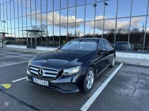 Black Mercedes-Benz E 220 2017 in Kaunas, with an engine capacity of 0.00 L and mileage of 371 thousand km for 14300 €, photo 3 on AUTOMOTO.COM.LV
