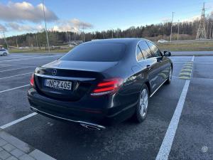 Black Mercedes-Benz E 220 2017 in Kaunas, with an engine capacity of 0.00 L and mileage of 371 thousand km for 14300 €, photo 7 on AUTOMOTO.COM.LV