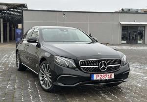 Black Mercedes-Benz E 220 2017 in Raseiniai, with an engine capacity of 2.20 L and mileage of 303 thousand km for 17200 €, photo 2 on AUTOMOTO.COM.LV