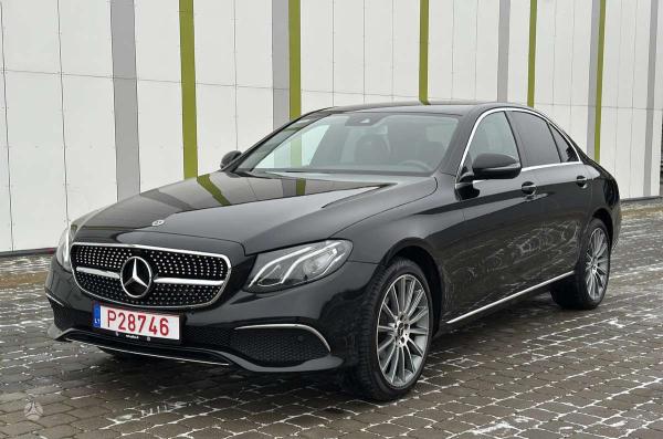 Black Mercedes-Benz E 220 2017 in Raseiniai, with an engine capacity of 2.20 L and mileage of 303 thousand km for 17200 €, photo 4 on AUTOMOTO.COM.LV