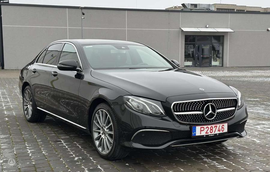 Black Mercedes-Benz E 220 2017 in Raseiniai, with an engine capacity of 2.20 L and mileage of 303 thousand km for 17200 €, photo 5 on AUTOMOTO.COM.LV